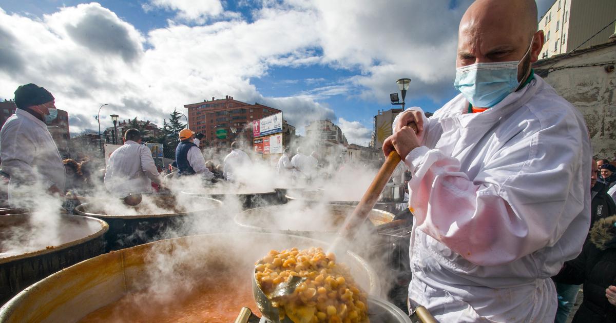 El tradicional reparto de los Titos regresa a Gamonal con gélida normalidad