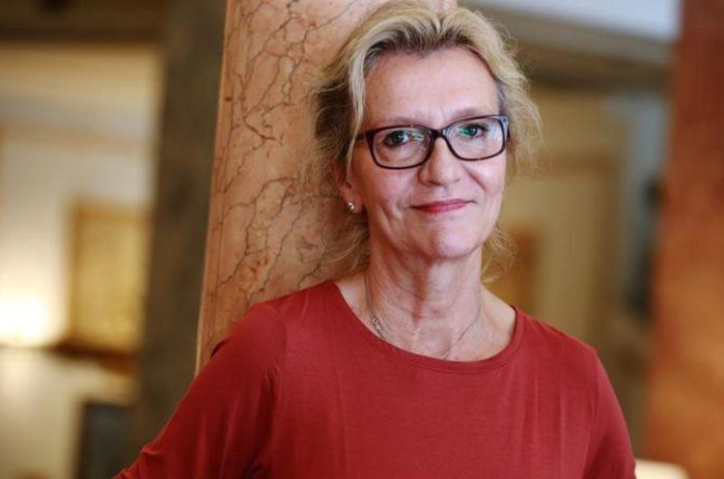 LITERATURA: Elizabeth Strout: "Mis libros nacen de algo duro que hay en ...