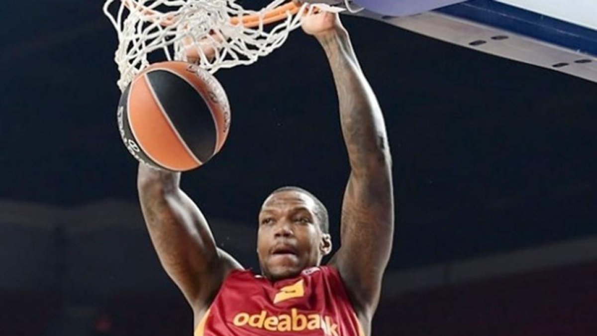 Deon Thompson, a un paso