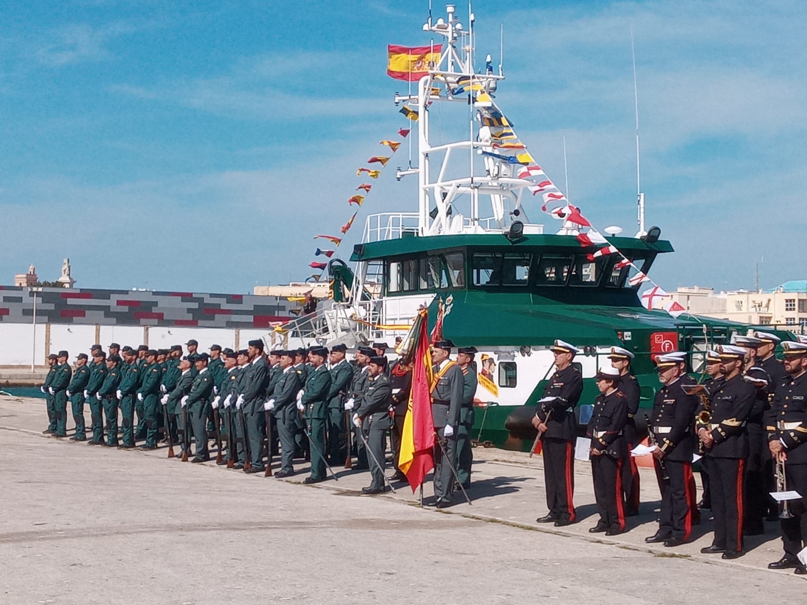 A toda máquina. Así avanza la fragata Bonifaz, la más moderna de la ...