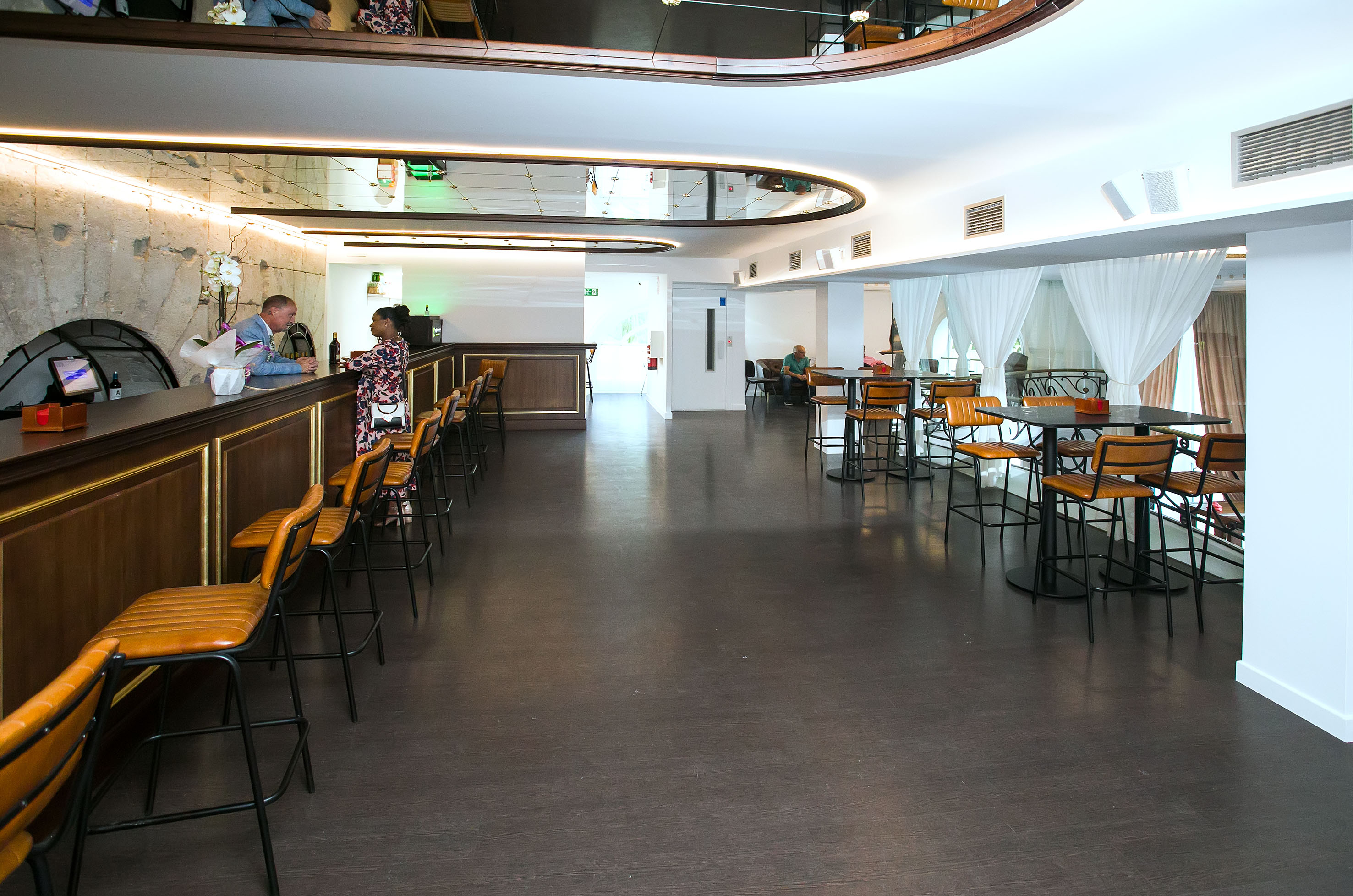 Revive el Polisón, pero ahora se llama Riviera