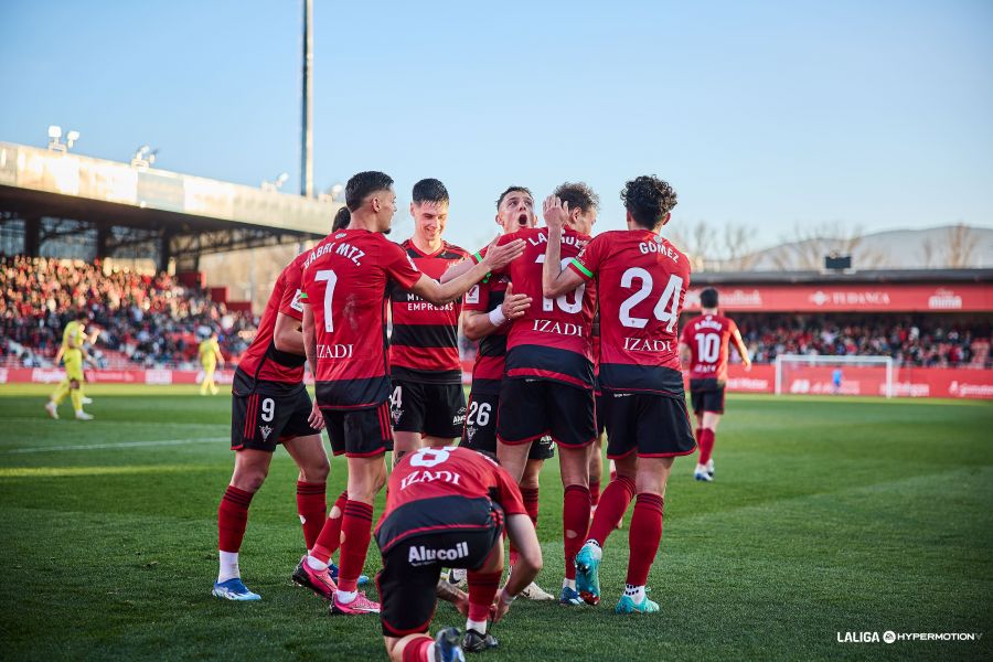 El Mirandés fulmina al Villarreal B con su mejor partido en Anduva