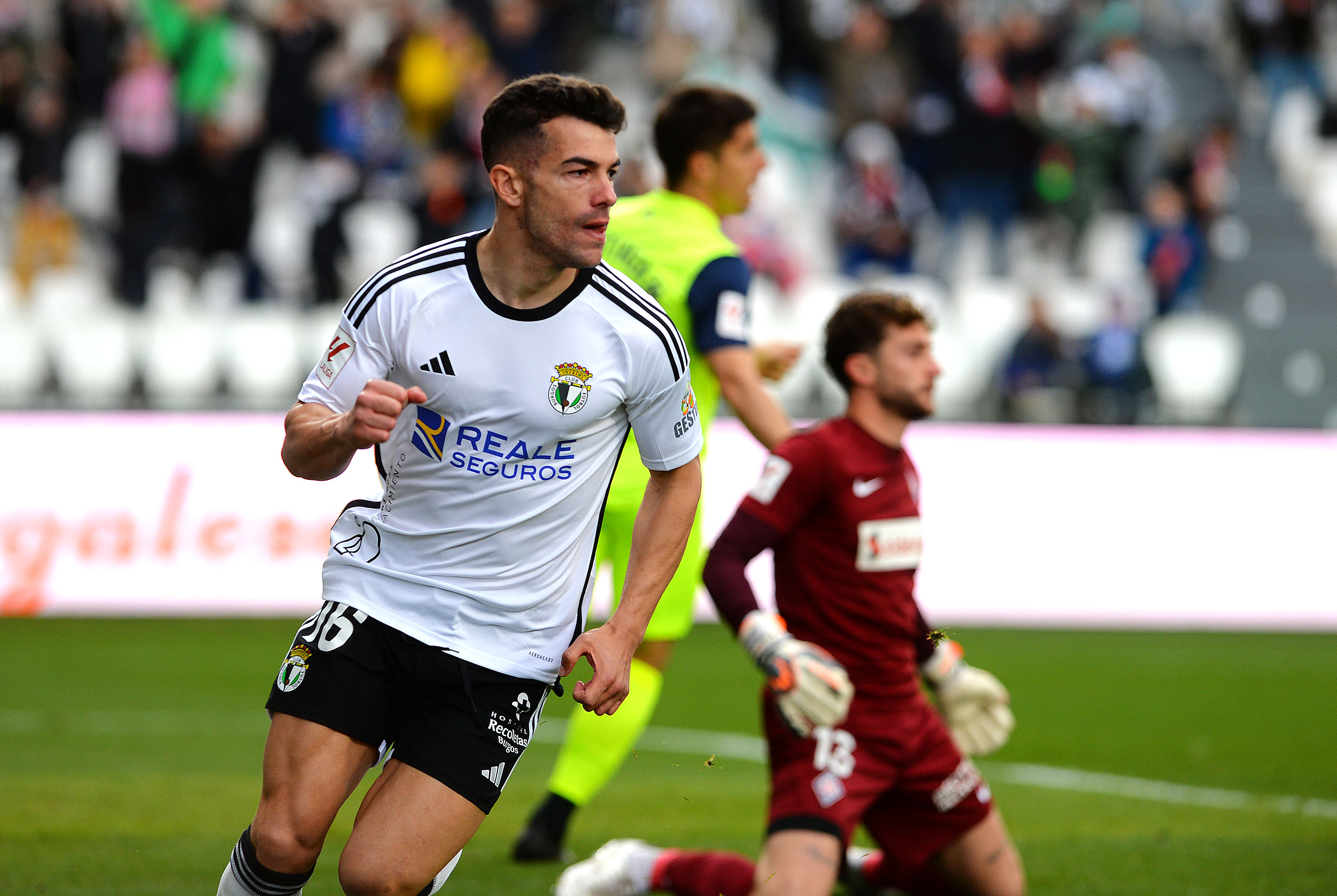 El Burgos CF renueva a uno de sus referentes, Curro Sánchez