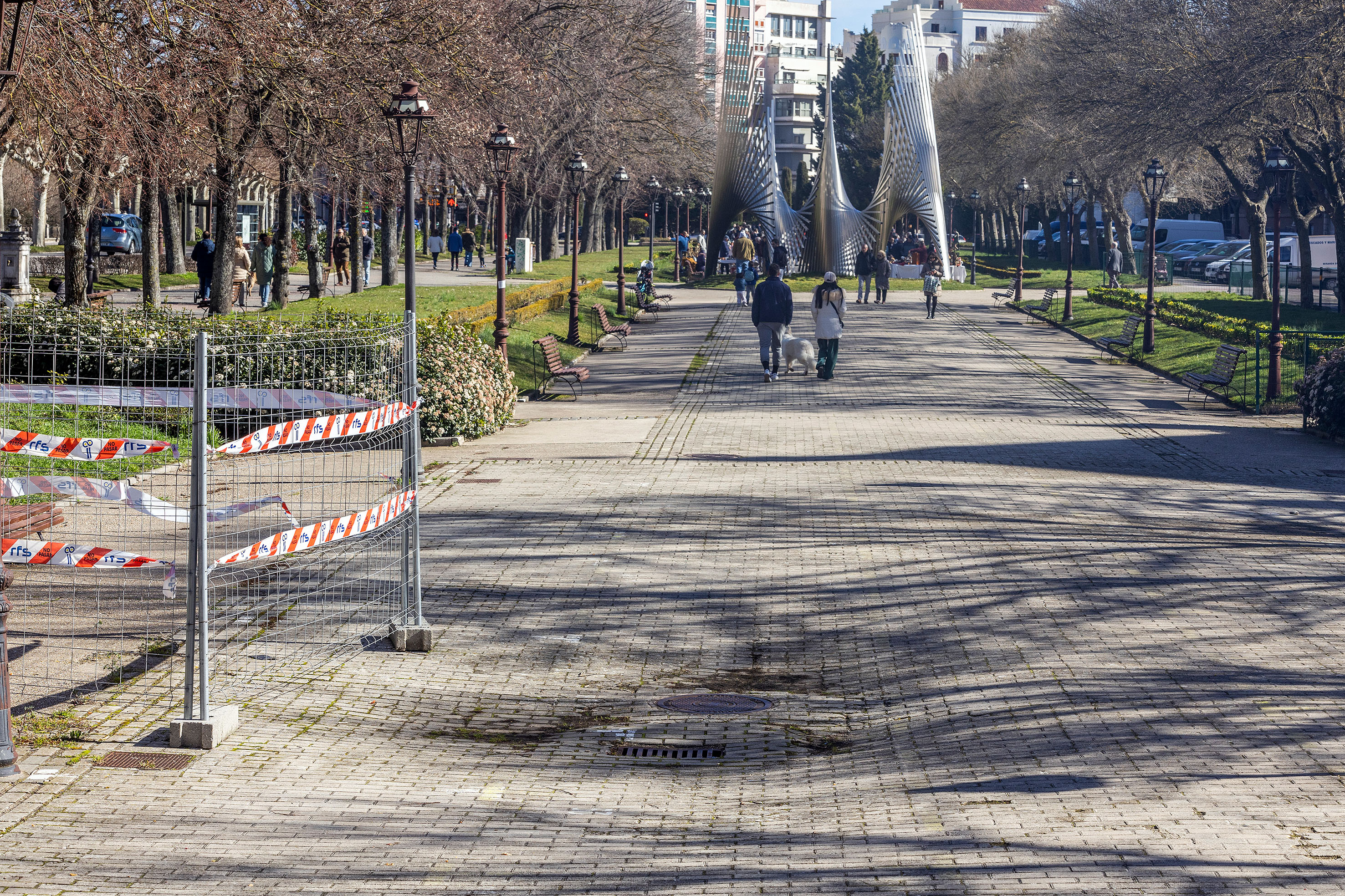 Este es el paseo que languidece por el olvido del Ayuntamiento, a solo ...